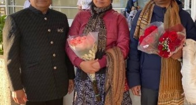 Iftekhar Shareef welcomes new ICG Somnath Ghosh at O'Hare airport ...